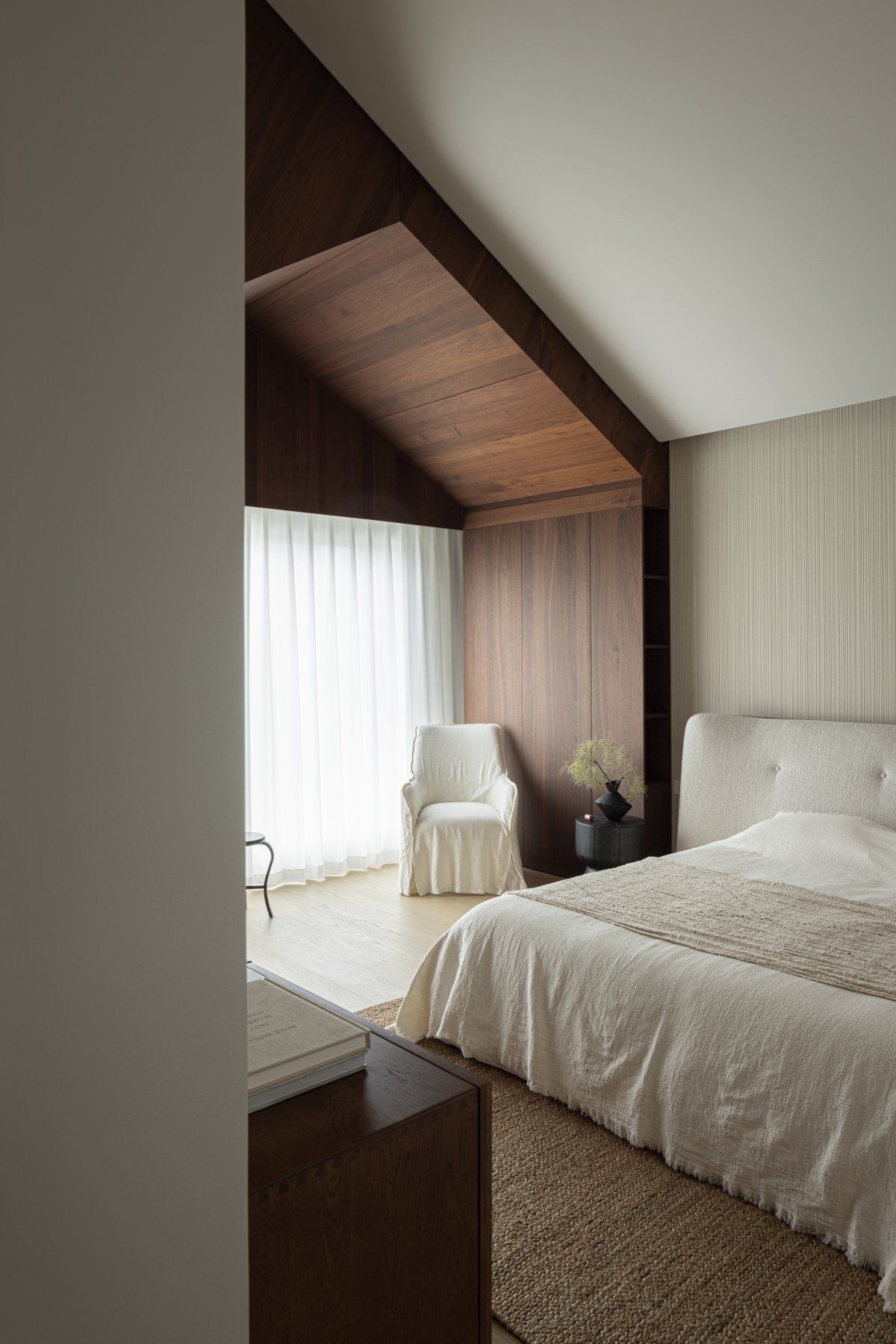 YINJISPACE - Yu Yan Design x Over the Sloping Roof